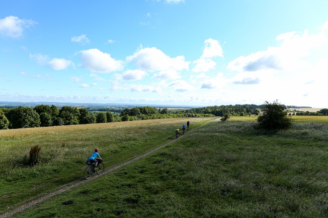 Cycling UK unveils new 350km off-road bike route in southern England ...
